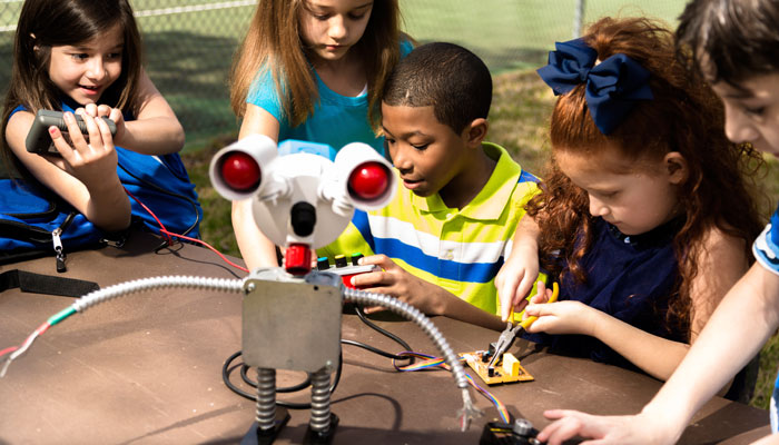 little-engineers-robot-700×400 – Marta Collier Educational Systems ...